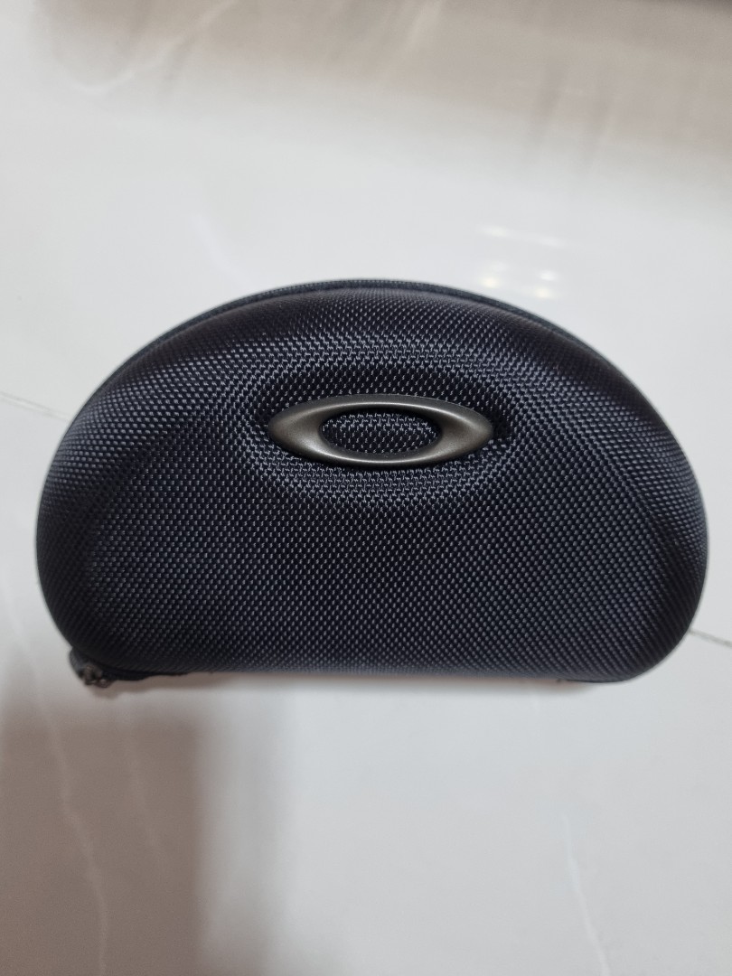 Oakley Box/Casing, Men's Fashion, Watches & Accessories, Sunglasses ...