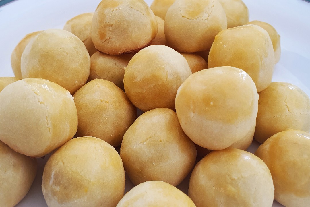 The Munchies (Pineapple Ball), Food & Drinks, Homemade Bakes on Carousell