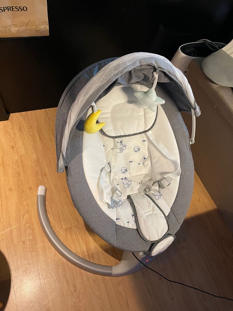 Baby Automatic Rocker, Babies & Kids, Infant Playtime on Carousell