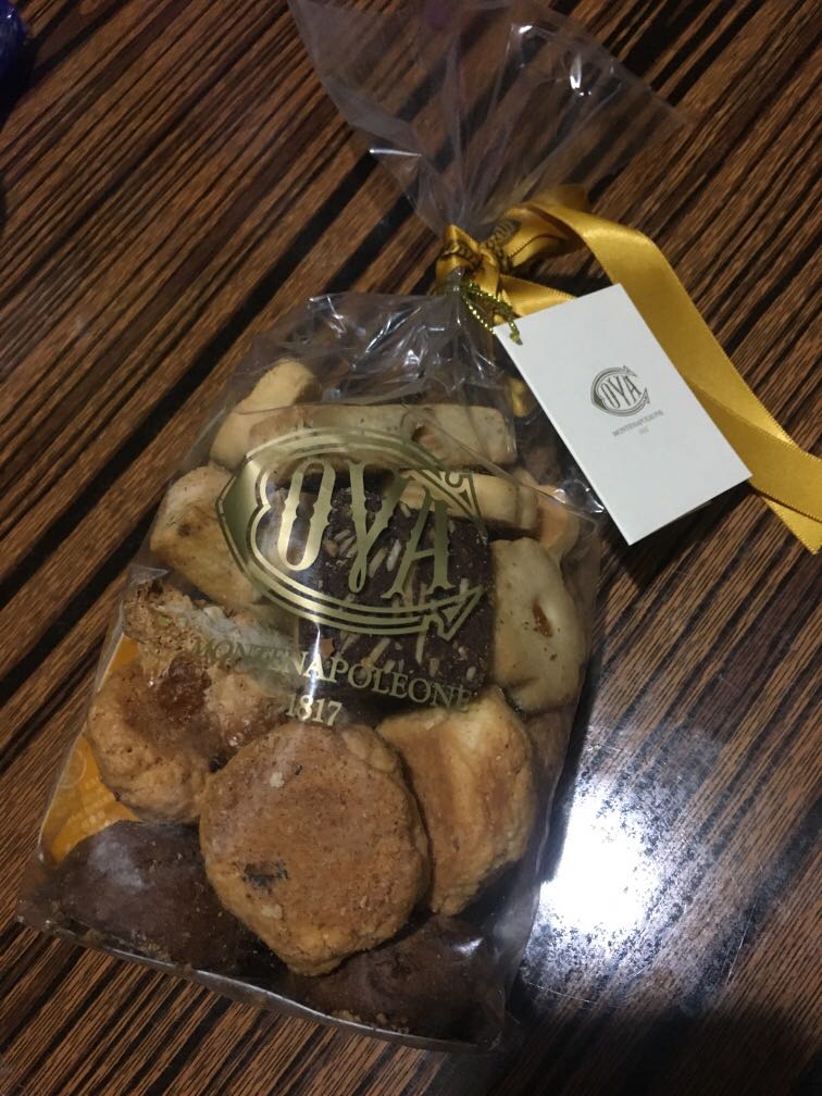 Cova assorted cookies, 嘢食 & 嘢飲, 包裝食物&即食食物 - Carousell