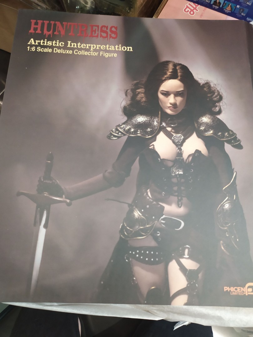 Huntress Artistic Interpretation 1 6 Scale Deluxe Collector Figure