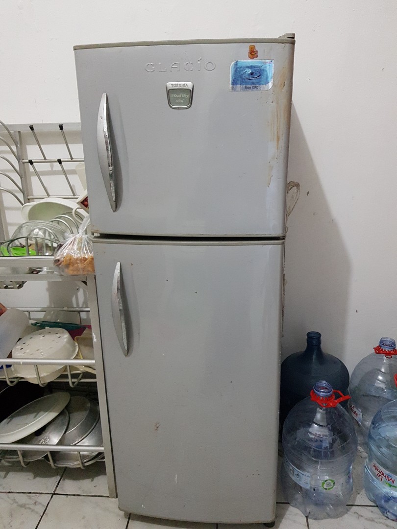 KULKAS 2 PINTU Toshiba Glacio, Elektronik, Lainnya di Carousell