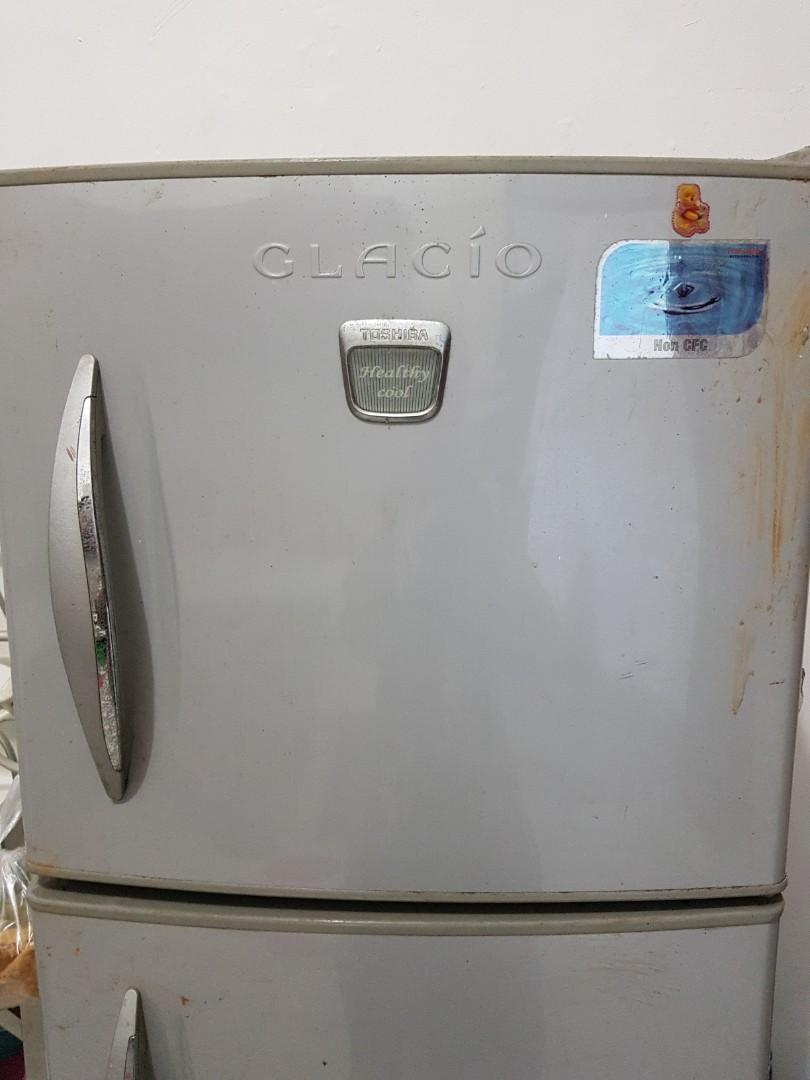 KULKAS 2 PINTU Toshiba Glacio, Elektronik, Lainnya di Carousell