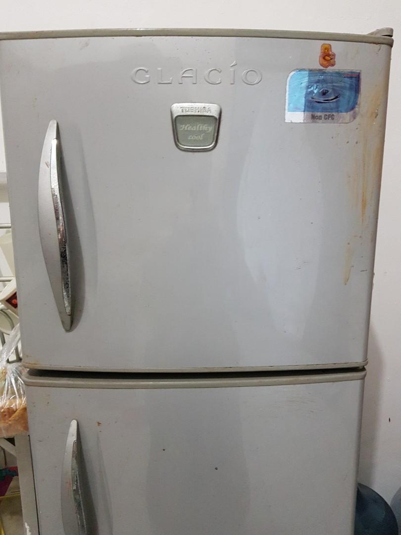 KULKAS 2 PINTU Toshiba Glacio, Elektronik, Lainnya di Carousell