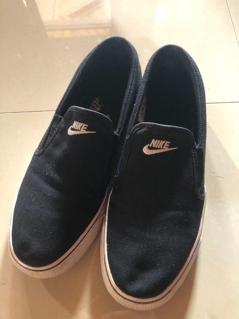 Nike slip-on, Women's Fashion, Footwear, Sneakers on Carousell