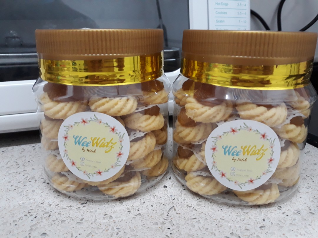 Pre order Handmade Pineapple Tarts (Tart Sepit Nenas), Food & Drinks ...