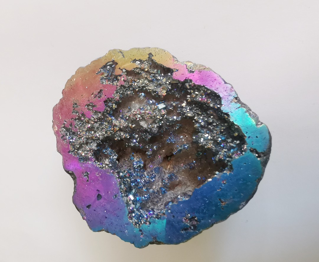 Rainbow Aura Quartz Geode, Women's Fashion, Jewelry & Organisers ...