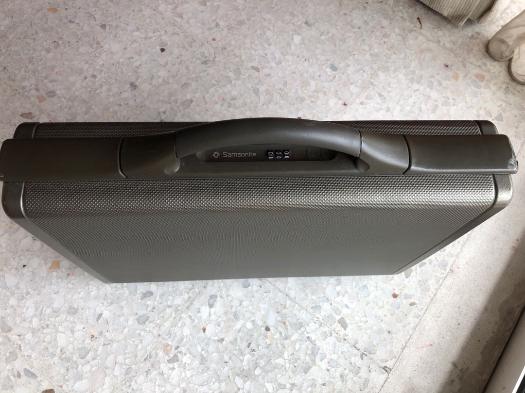 Samsonite Focus, Men's Fashion, Bags, Briefcases on Carousell