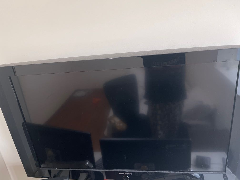 Samsung TV LCD 42 inch- $75, TV & Home Appliances, TV & Entertainment ...