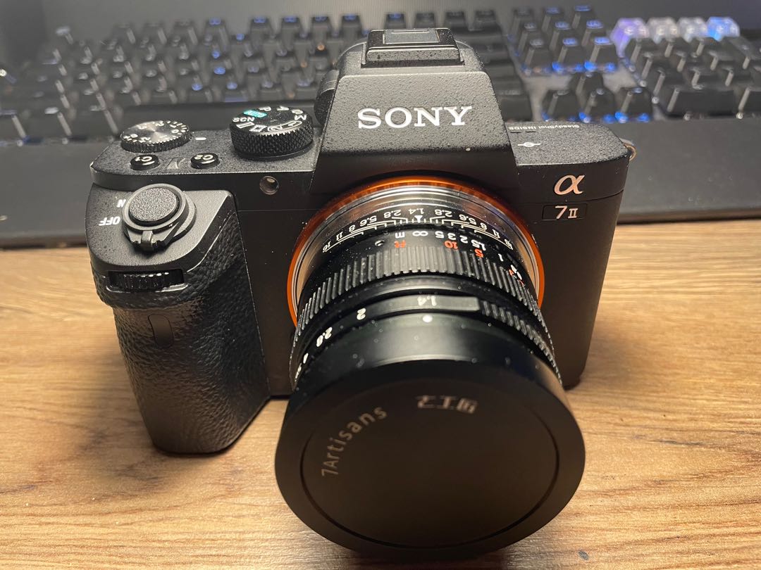 sony a7 ii 連3 電 + 7工匠 35mm 1.4, 攝影器材, 相機 - Carousell