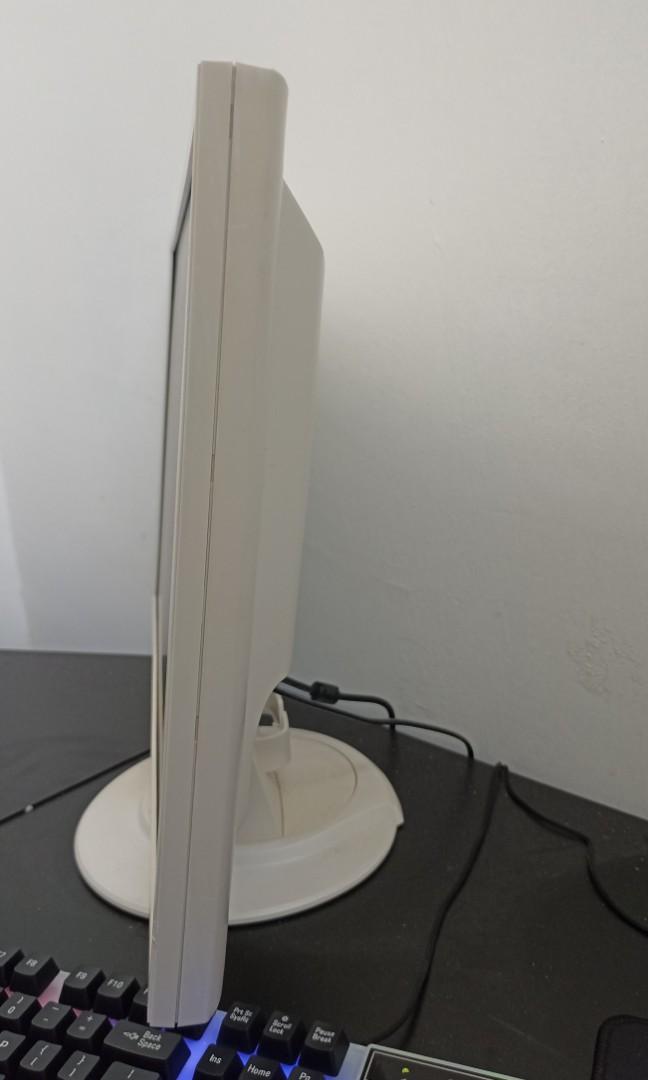 Fujitsu Monitor 22 inchi Made in Japan, Computers & Tech, Parts ...