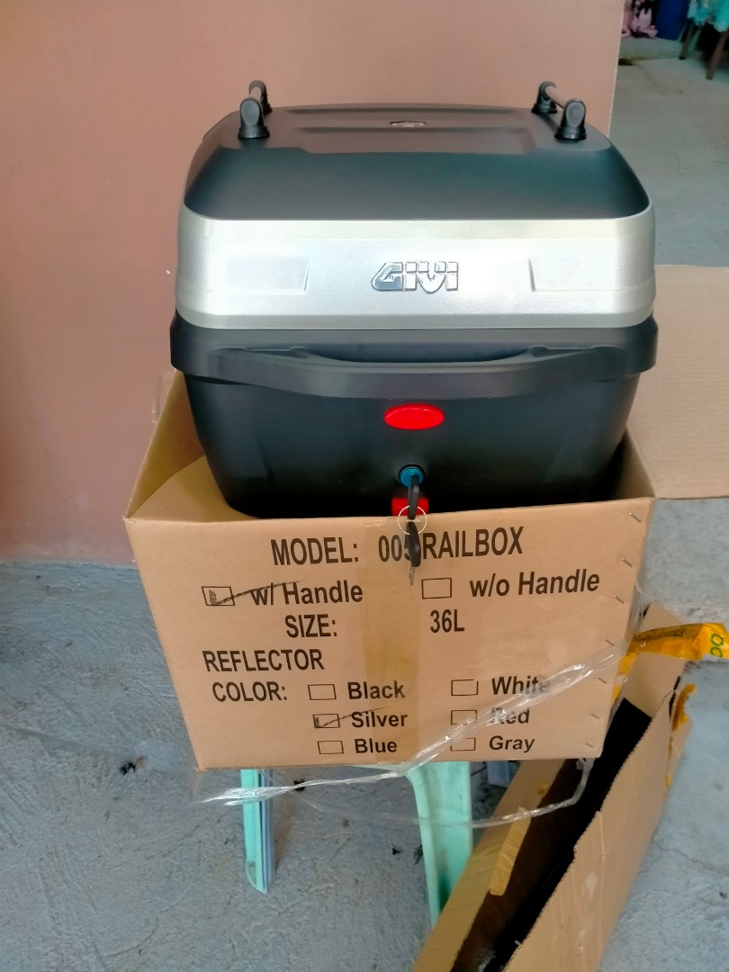 Givi box 32L with bracket, Motorbikes, Motorbike Parts & Accessories ...