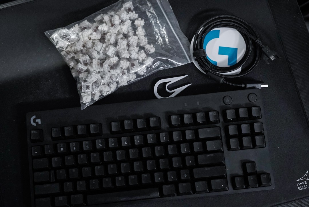 Logitech G PRO X Mechanical Gaming Keyboard (GX Blue Clicky Switch ...