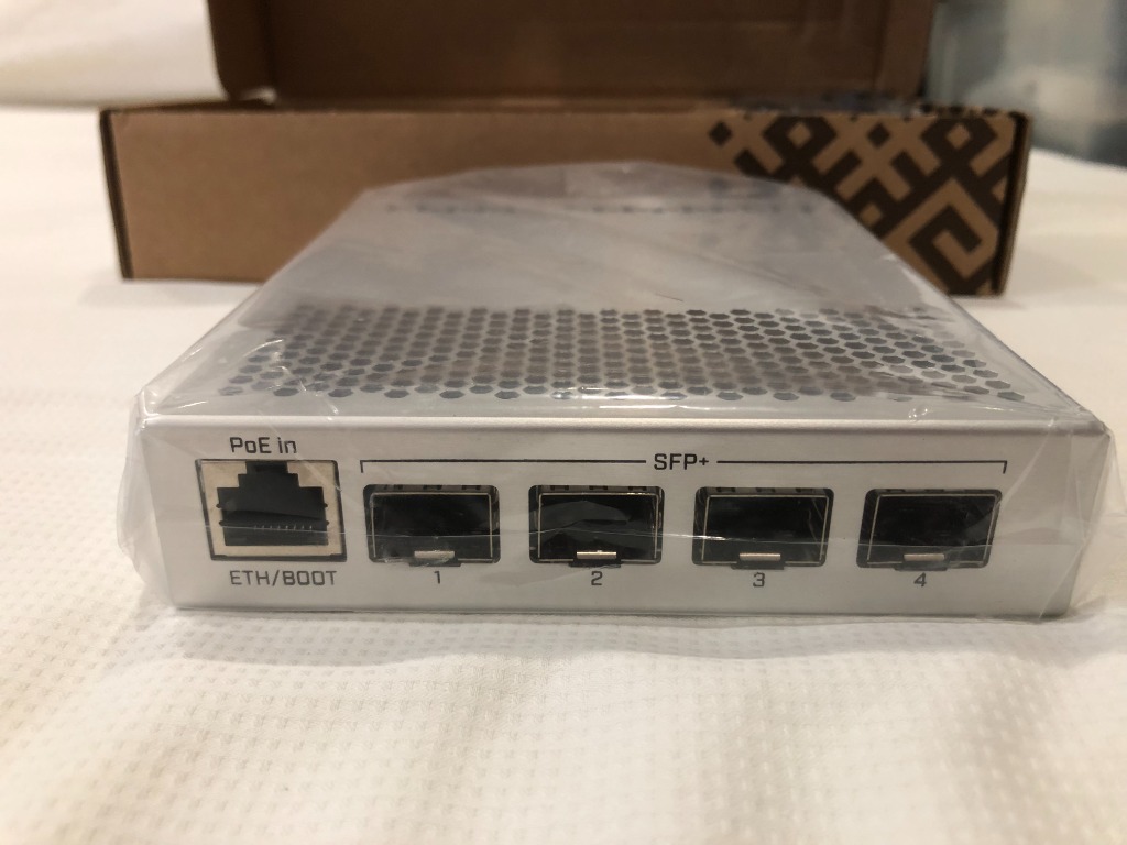 Mikrotik CRS305-1G-4S+IN Five-port desktop switch with one Gigabit ...