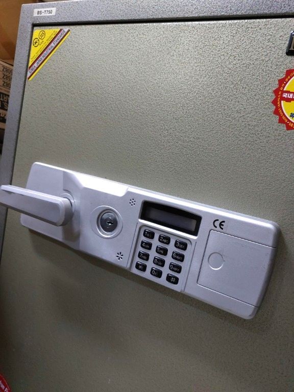 Office Fire Resistant Safe with Digital Lock + Key - Hercules BS-T750 ...