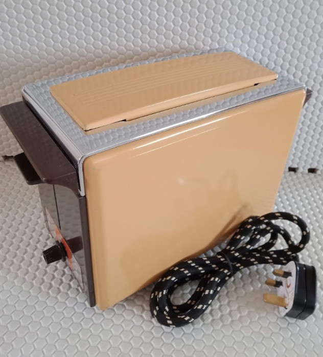 Philips toaster + toast stamp, TV & Home Appliances, Kitchen Appliances ...