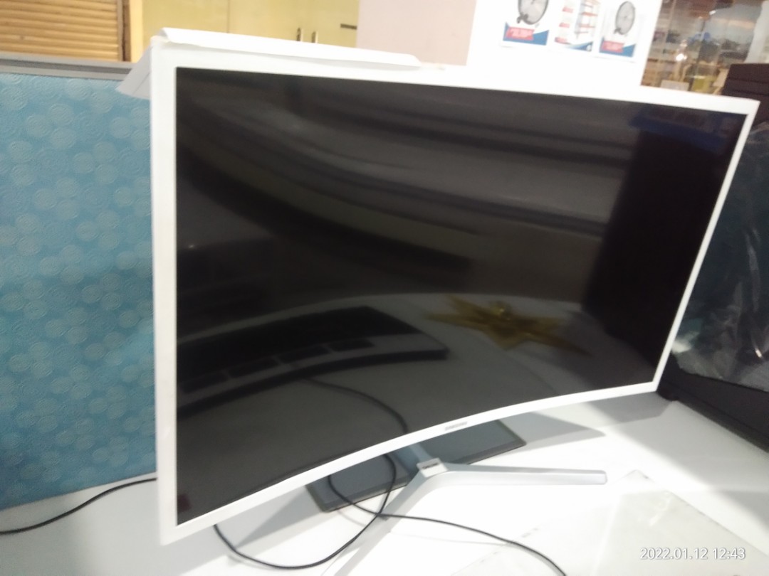 Samsung curved monitor 32inches 220V Mode of payment Cash Gcash Card ...