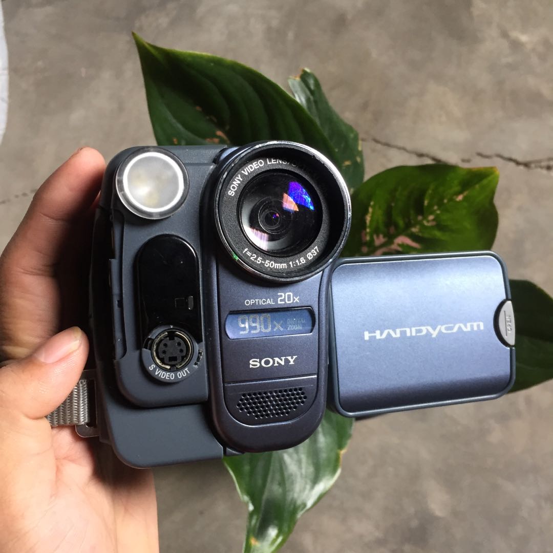 SONY HI8 HANDYCAM (CCD-TRV128), Photography, Video Cameras on Carousell