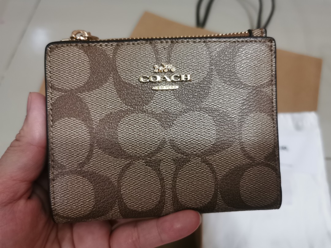 Coach Snap Card Case In Signature Canvas, Women's Fashion, Bags ...