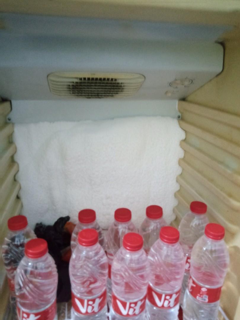 Show Case / Kulkas Toko Haika, Kitchen & Appliances di Carousell