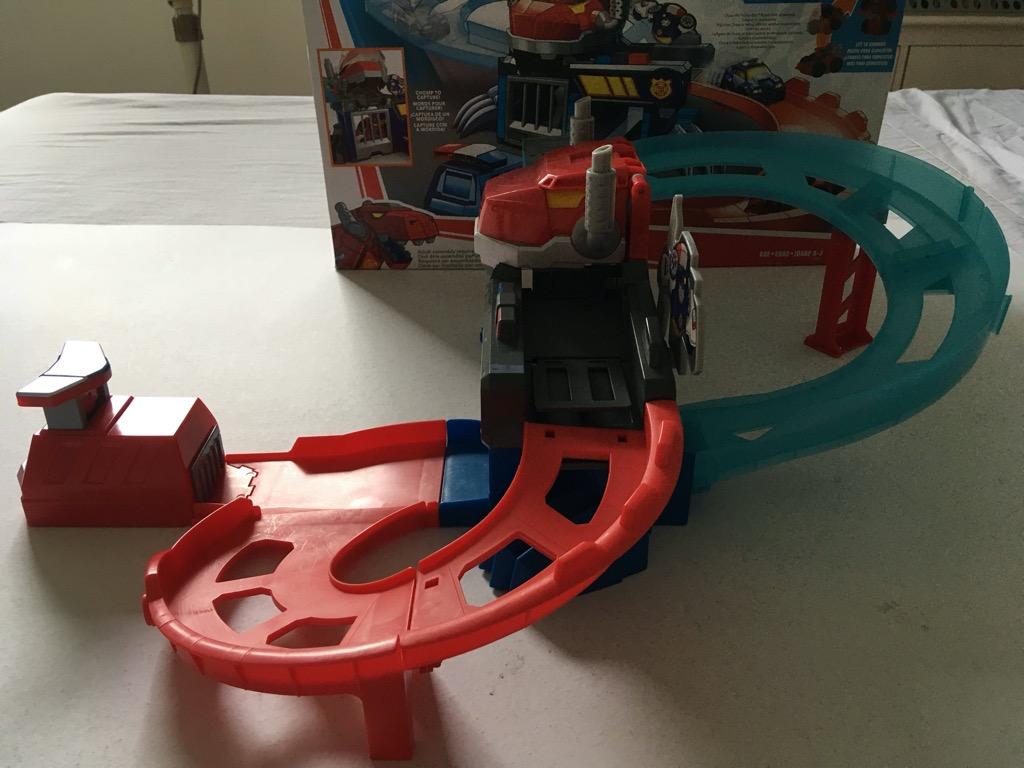 Transformers Rescue Bots Flip Racers Chomp and Chase Raceway Playset ...