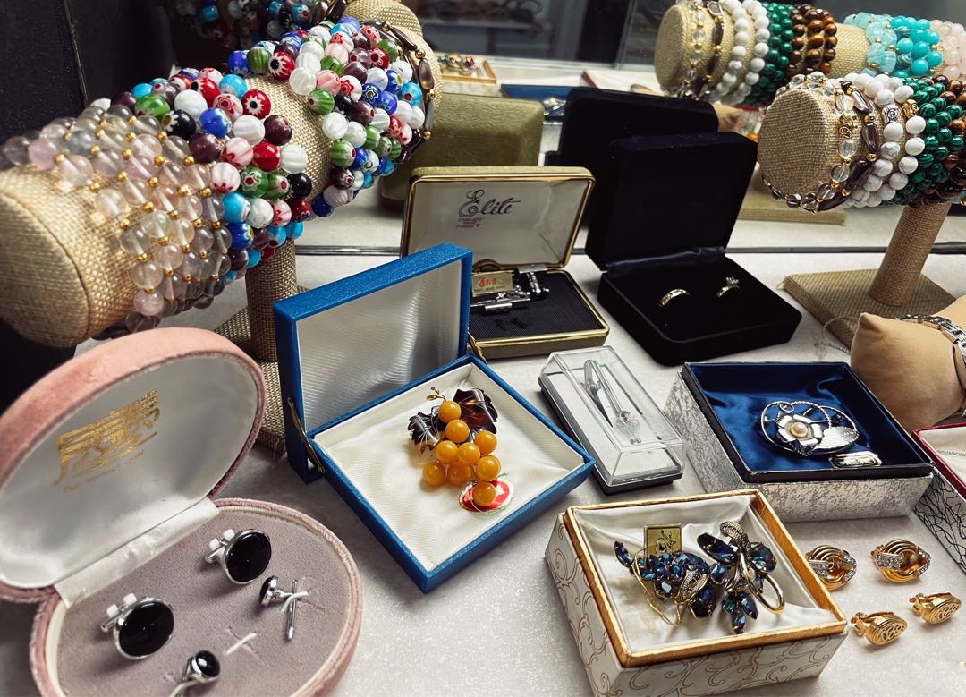 Accessories Overload, Women's Fashion, Jewelry & Organizers, Brooches ...