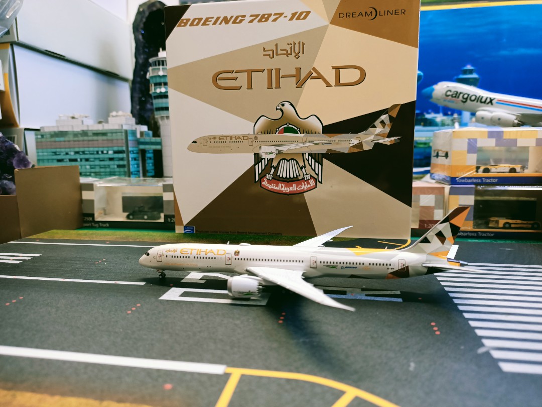 JC Wings XX4904 1/400 Etihad Airways Boeing 787-10 Dreamliner ''Eco Demonstrator'' Reg: A6-BMI ...