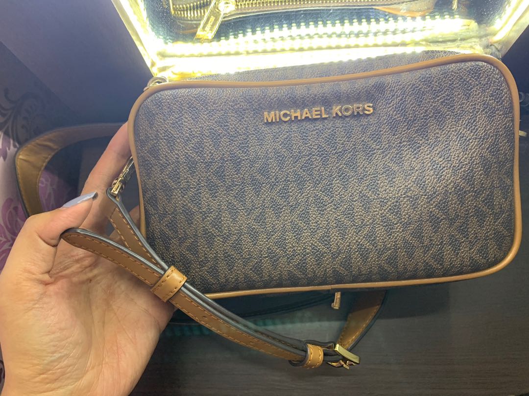Michael Kors Camera Bag, Luxury, Bags & Wallets on Carousell