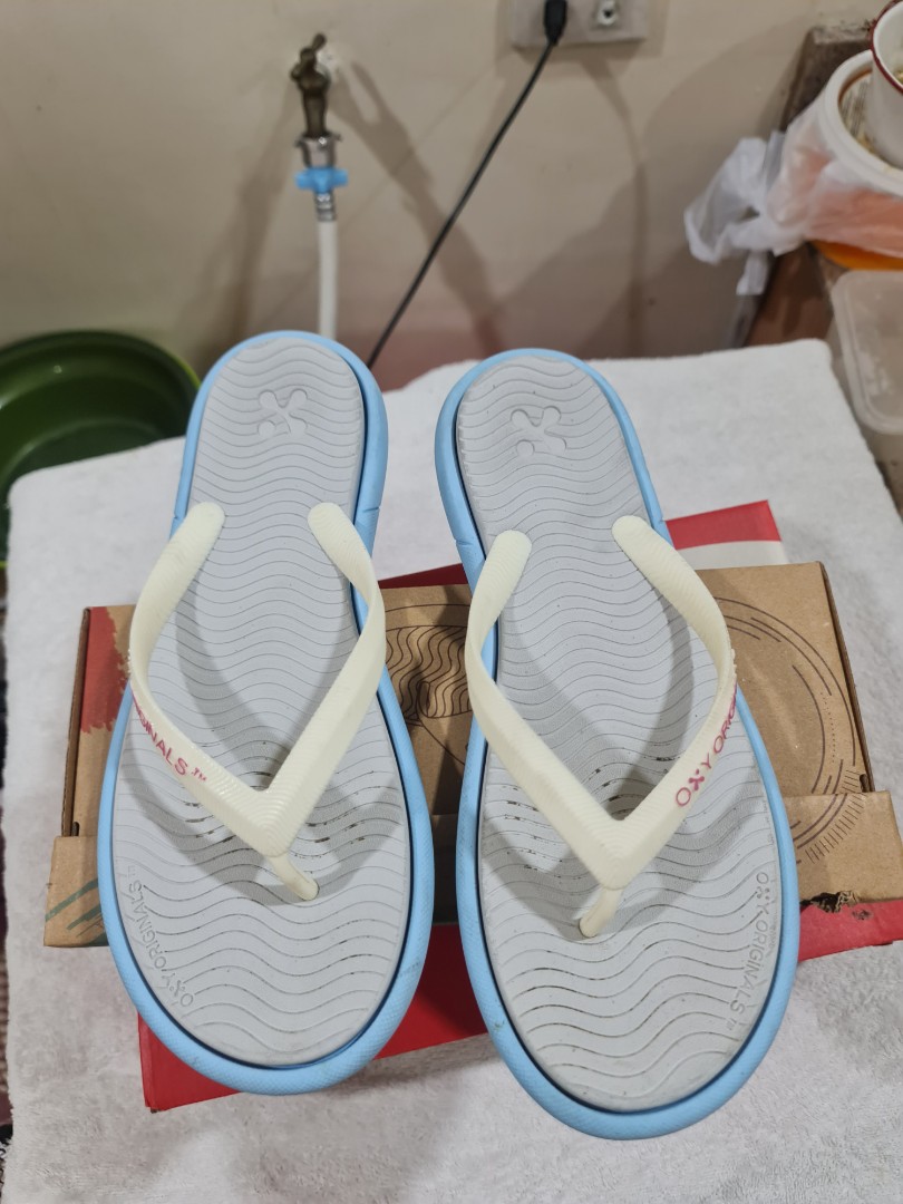 Oxy slippers, Women's Fashion, Footwear, Slippers and slides on Carousell