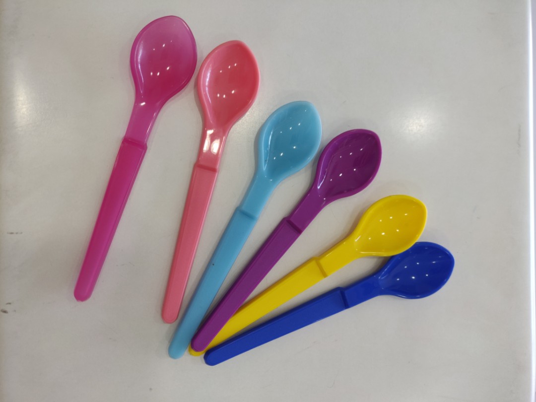 Tupperware Hang On Spoon., Furniture & Home Living, Kitchenware ...