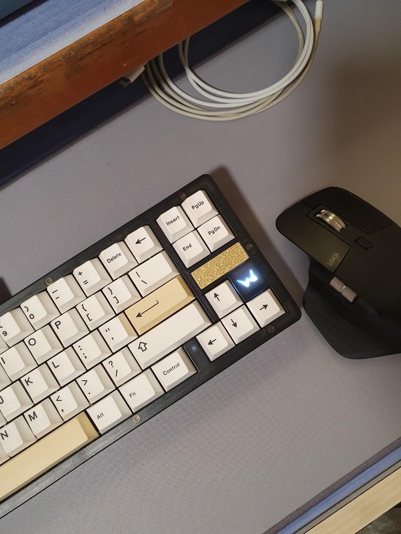 Wuque Studios Ikki68 Aurora Mechanical Keyboard in Charcoal with Brass ...