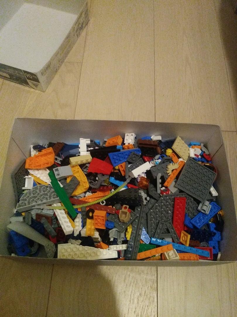 超過600塊lego散件全正版 over 600 pieces of lego, 興趣及遊戲, 玩具 & 遊戲類 - Carousell