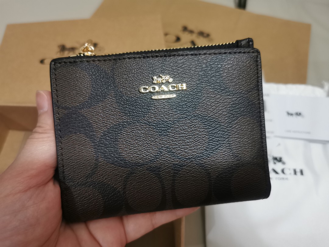 Coach Snap Card Case In Signature Canvas, Women's Fashion, Bags ...