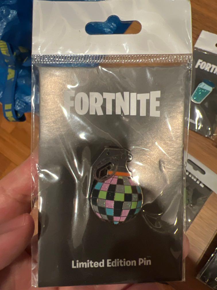 Fortnite pins - limited edition - 2018 E3 gift, Video Gaming, Gaming ...