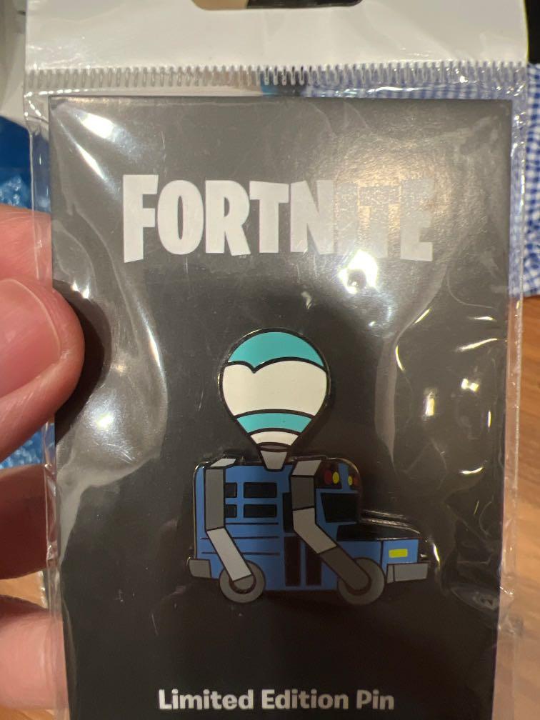 Fortnite pins - limited edition - 2018 E3 gift, Video Gaming, Gaming ...