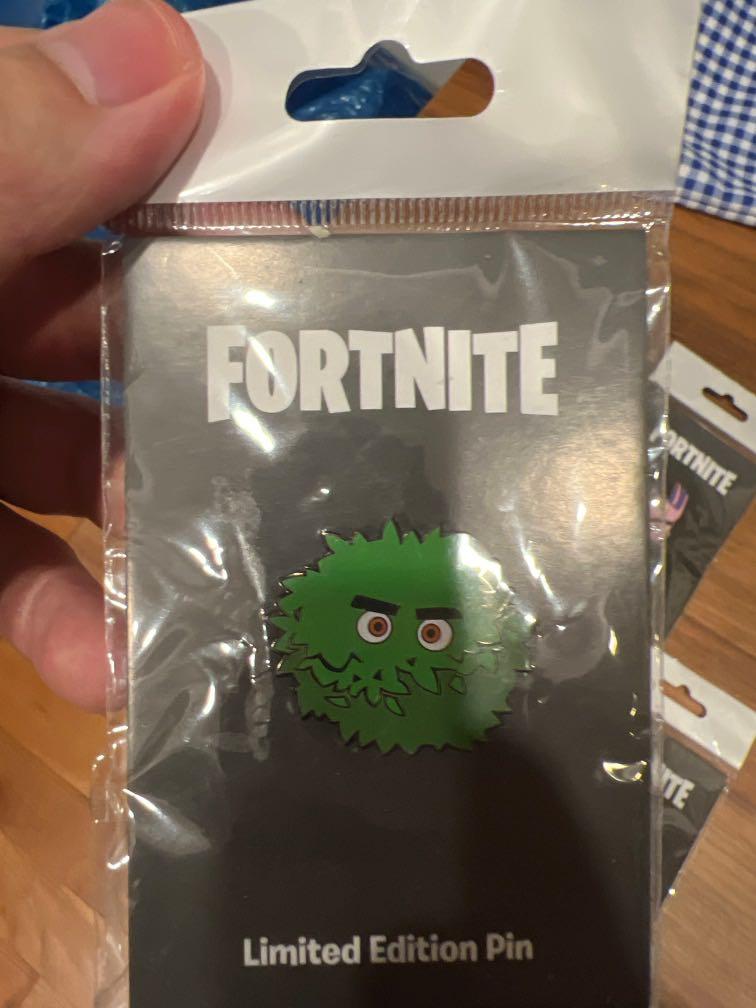 Fortnite pins - limited edition - 2018 E3 gift, Video Gaming, Gaming ...