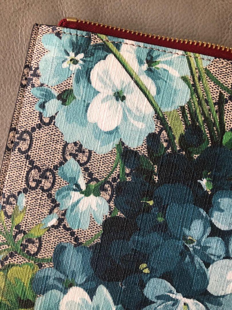 Gucci floral logo bag clutch new, Luxury, Bags & Wallets on Carousell