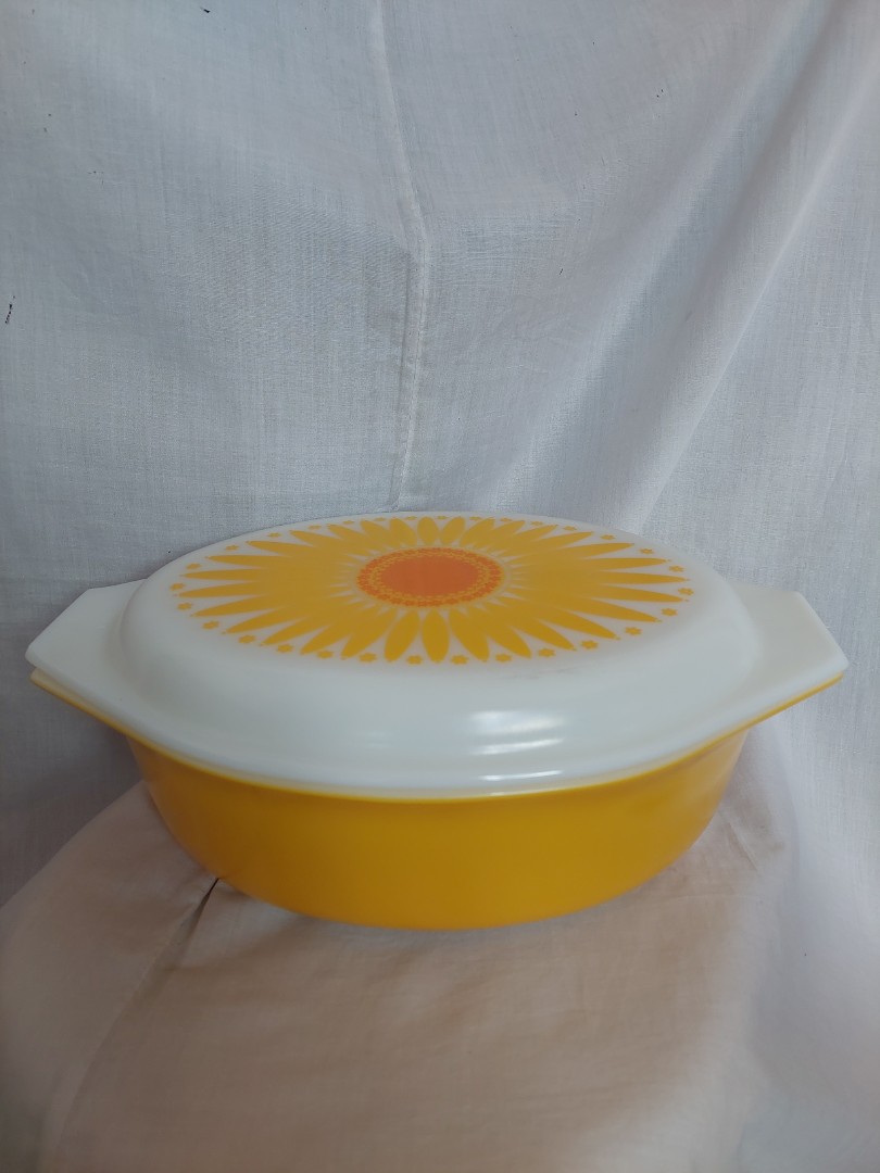 Pyrex chrysanthemum ovenware, Hobbies & Toys, Memorabilia ...