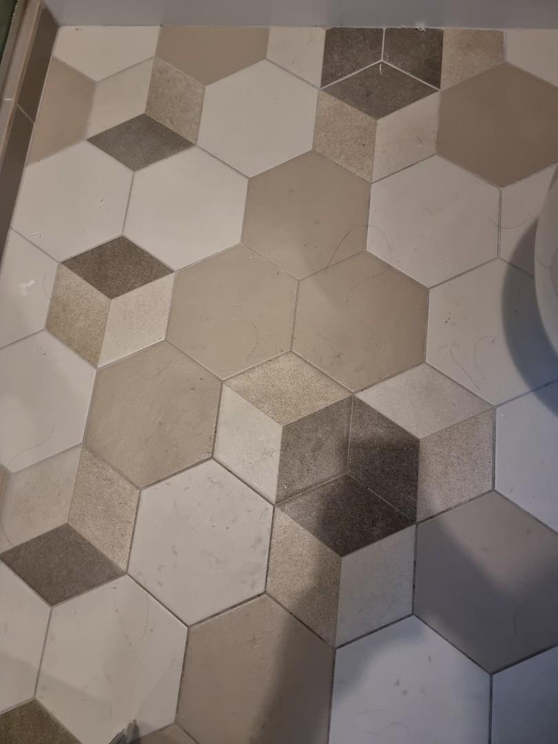 27 pieces tri colour hexagonal tiles Tredi Sabbia, Furniture & Home ...