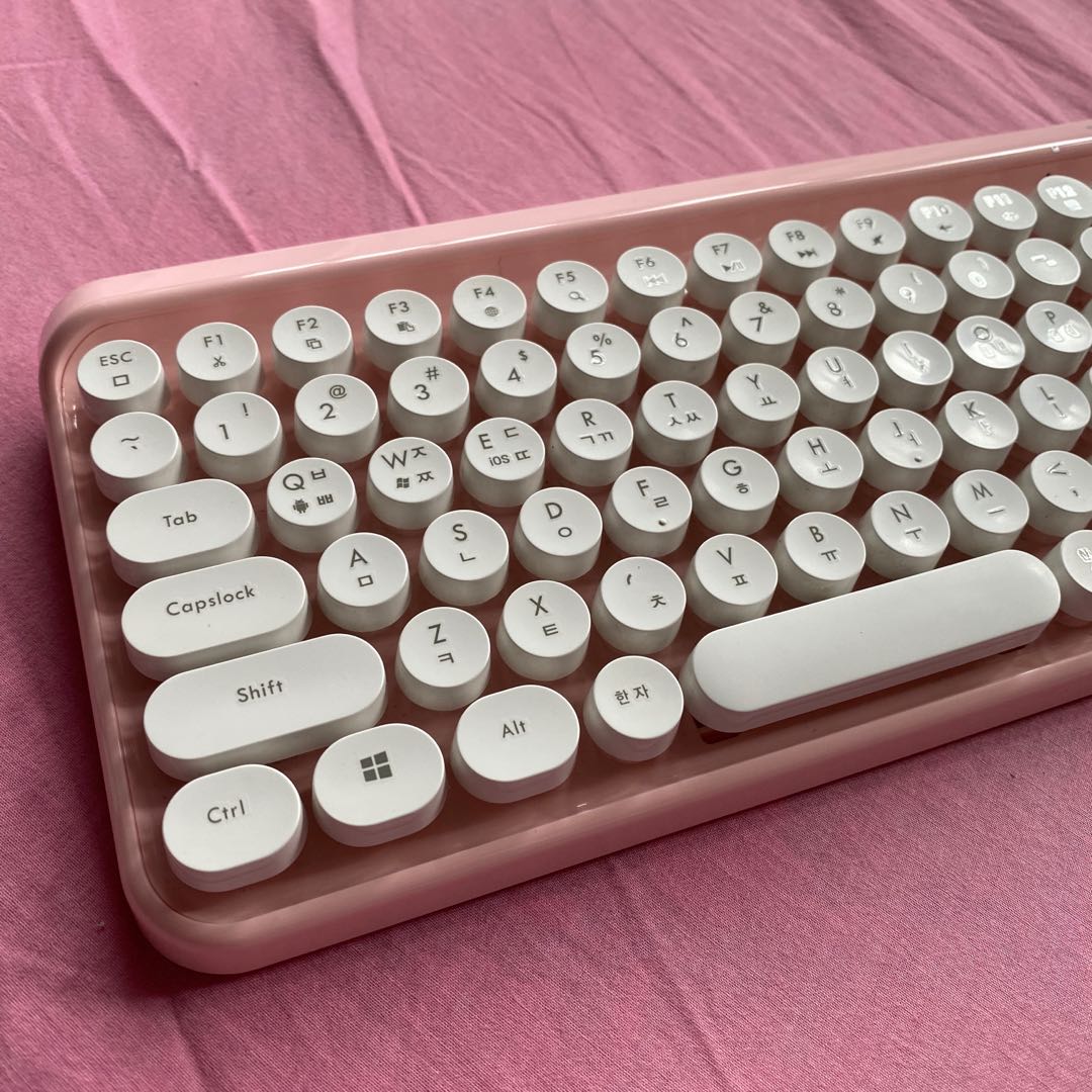 ACTTO RETRO Mini Wireless Keyboard + Free Laptop Stand, Computers & Tech, Parts & Accessories ...