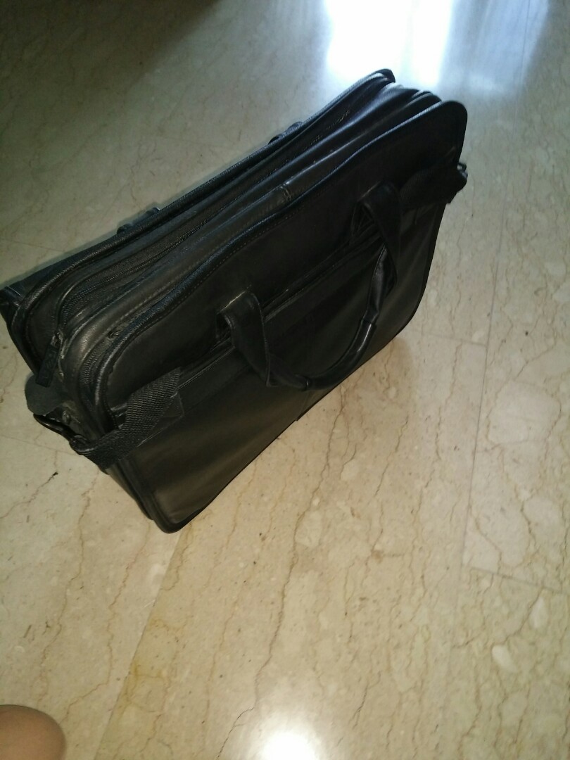Dell laptop sling bag leather, Computers & Tech, Parts & Accessories ...