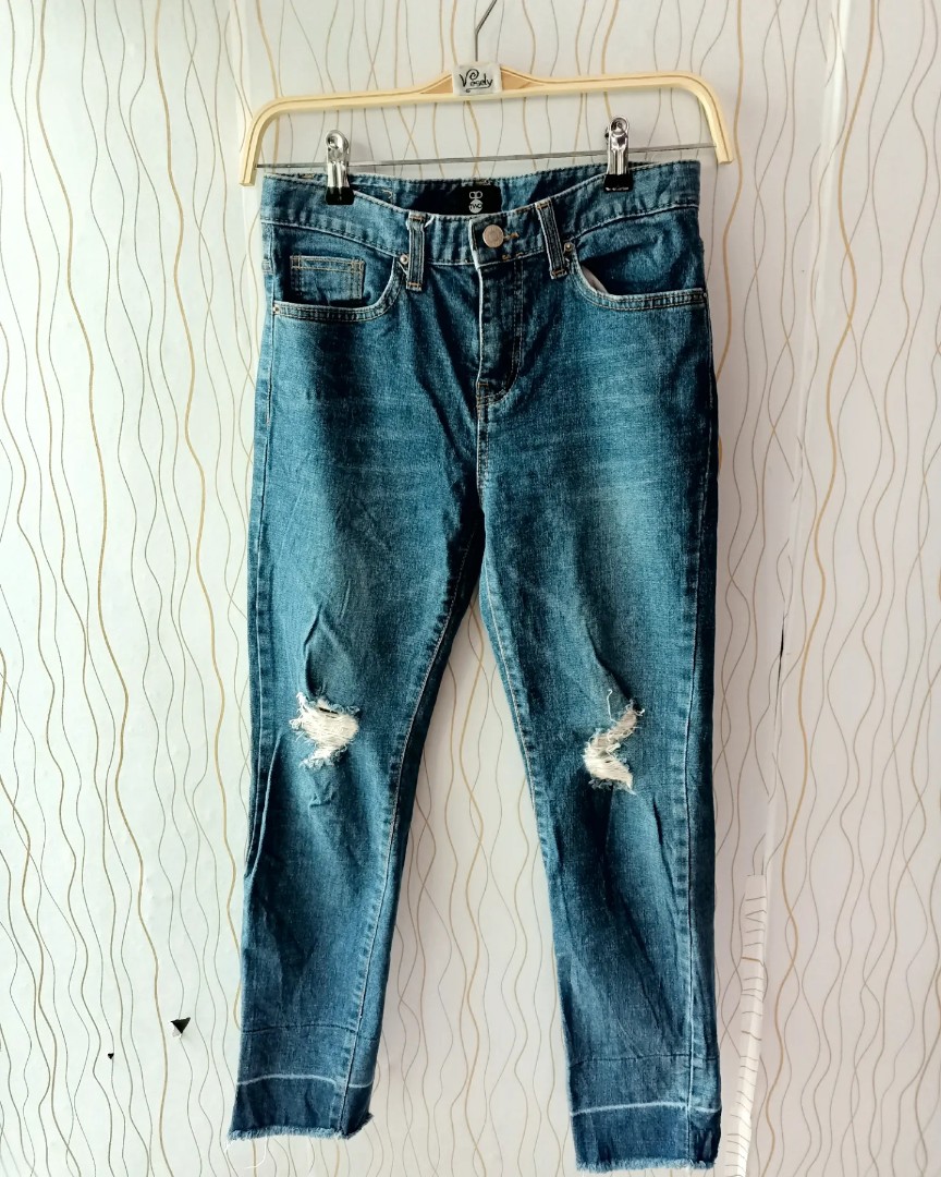 Korean ripped jeans, Fesyen Wanita, Pakaian Wanita, Bawahan di Carousell