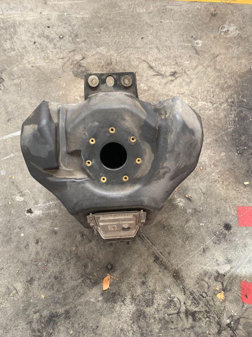 Ktm duke 125 200 390 gas petrol tank, Motorcycles, Motorcycle ...