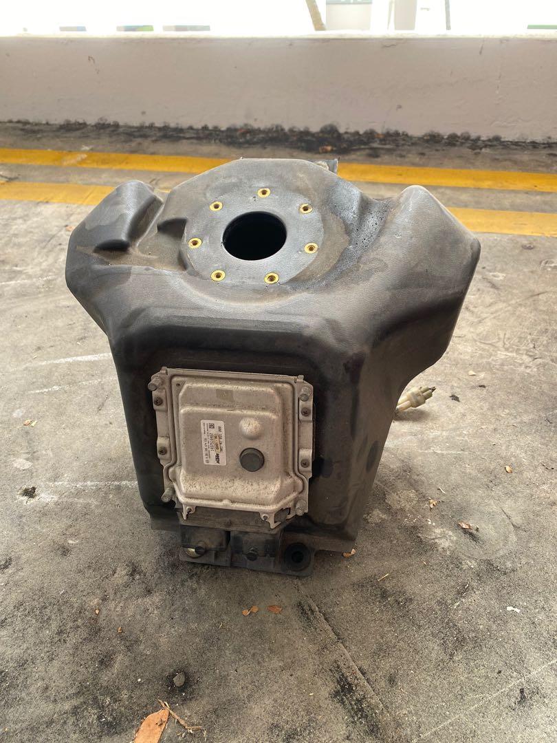 Ktm duke 125 200 390 gas petrol tank, Motorcycles, Motorcycle ...