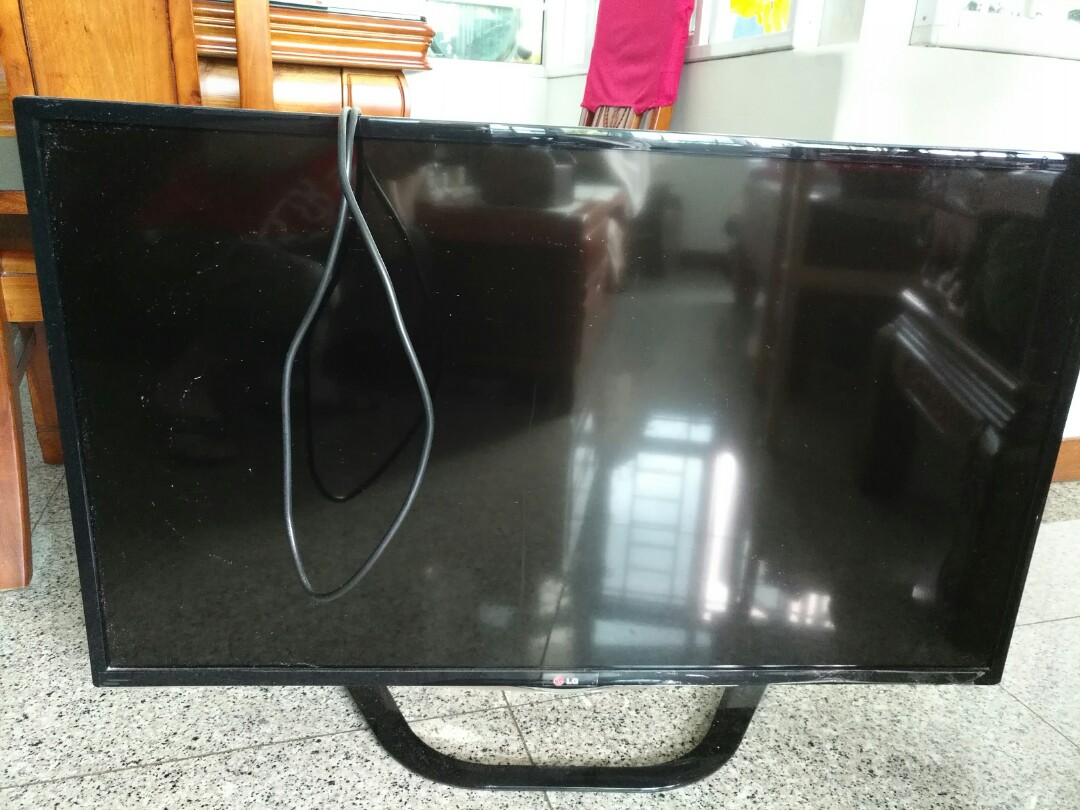 LG 42 in LED TV, TV & Home Appliances, TV & Entertainment, TV on Carousell