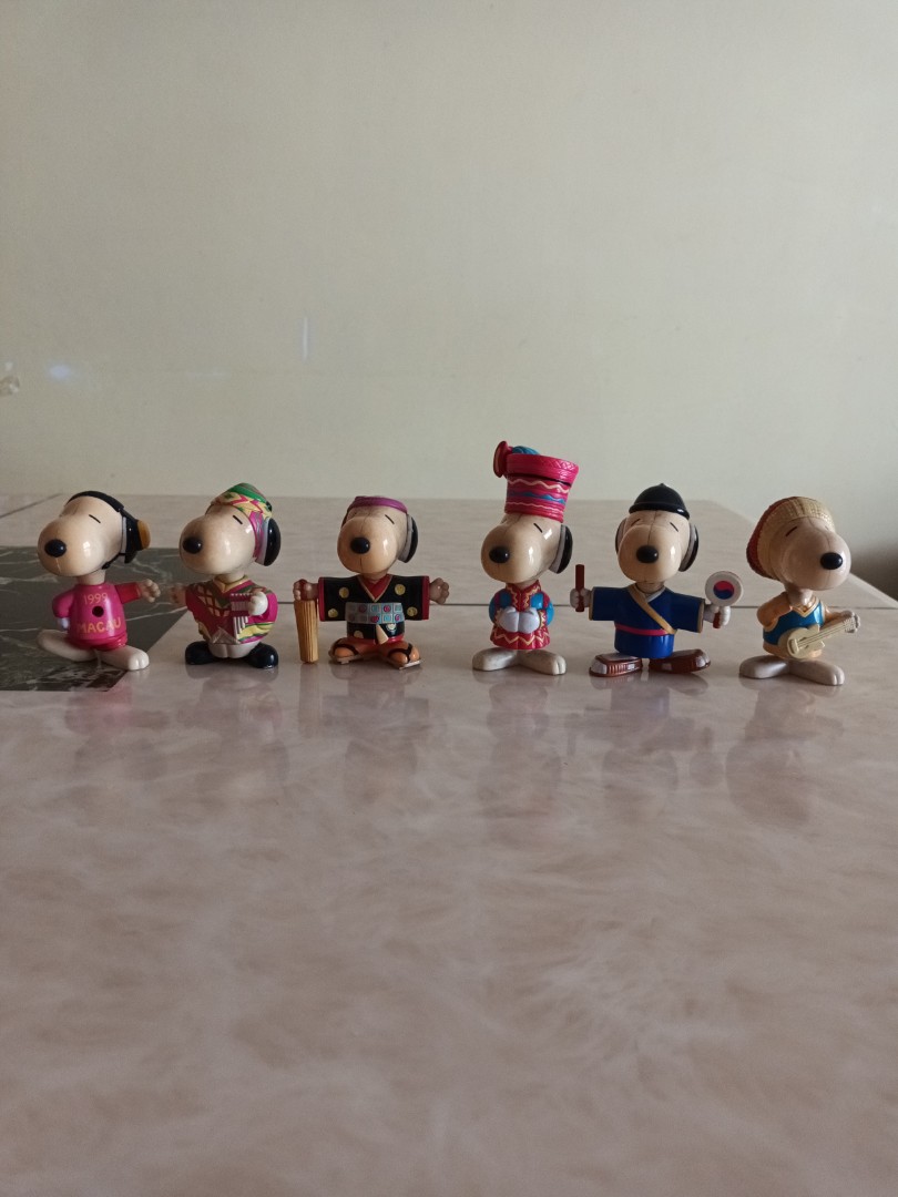 Mcdonald snoopy world tour 1999 toys, Hobbies & Toys, Toys & Games on ...