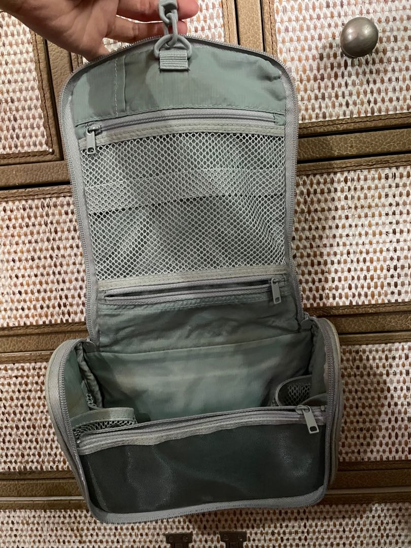MUJI Toiletry Bag, Beauty & Personal Care, Bath & Body, Bath on Carousell