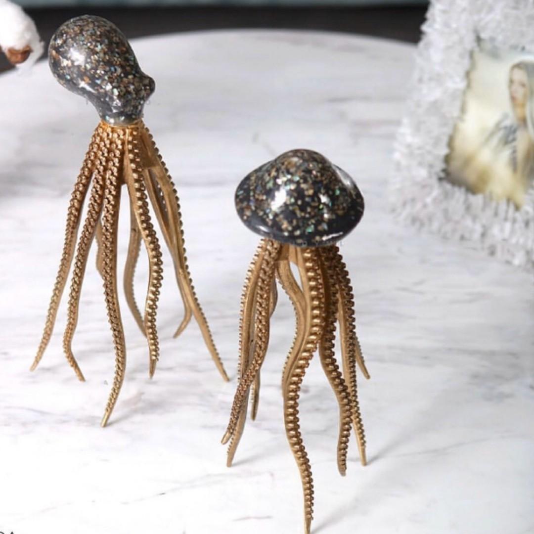 Octopus Legs Table Action Figure Statue Figurine Superman Grey Gold Sea ...