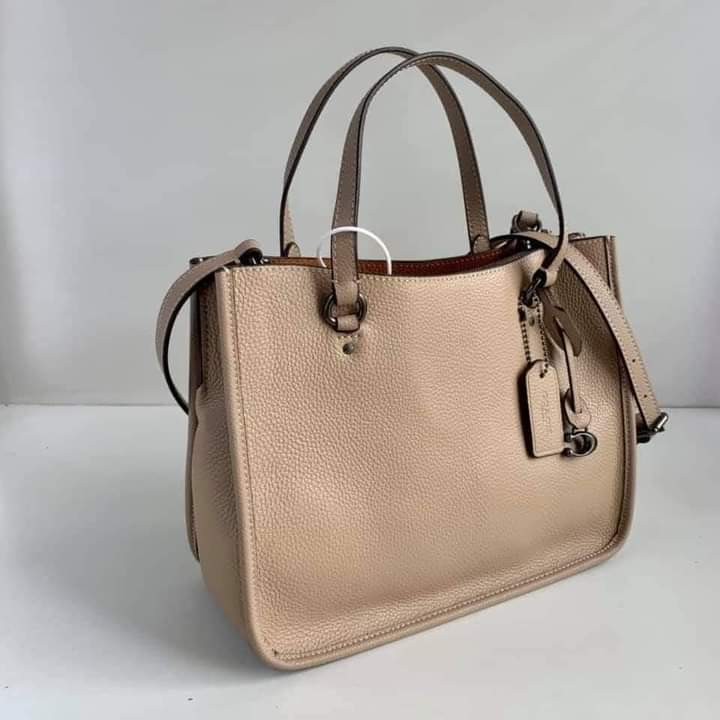 Tyler Carryall 28, Women's Fashion, Bags & Wallets, Tote Bags on Carousell