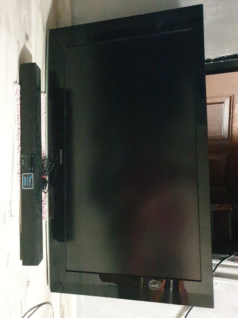 Samsung 52 inch, TV & Home Appliances, TV & Entertainment, TV on Carousell